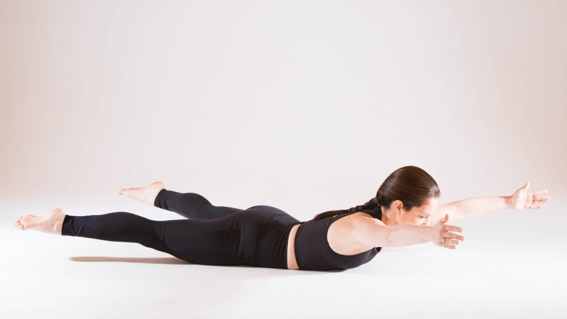 Alternating Arm Cobra - How To Do, Muscles Worked and Benefits